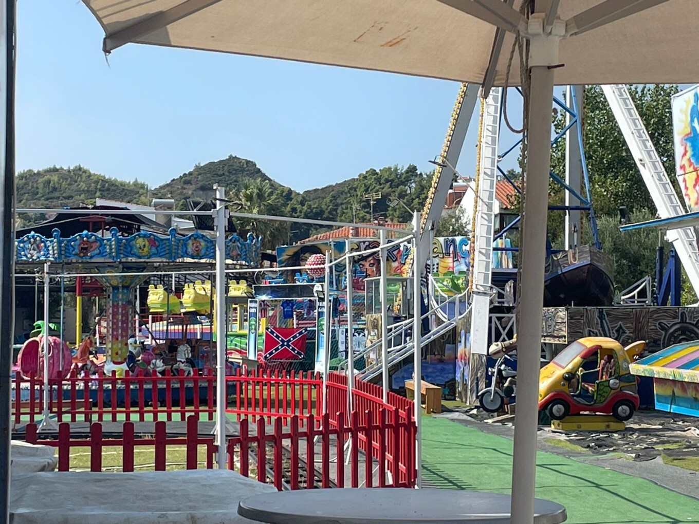 Στο εδώλιο 4 κατηγορούμενοι για τον θάνατο του 19χρονου σε Λούνα Παρκ ...